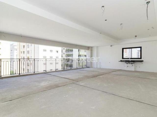 Apartamento, 3 dormitórios, 201 m², em Jardim Paulista