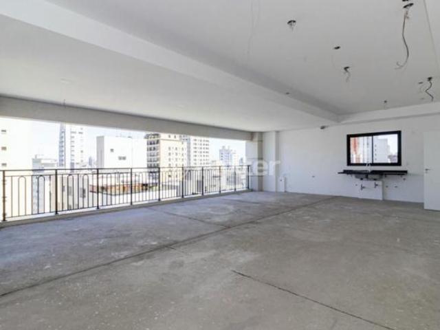 Apartamento, 3 dormitórios, 201 m², em Jardim Paulista