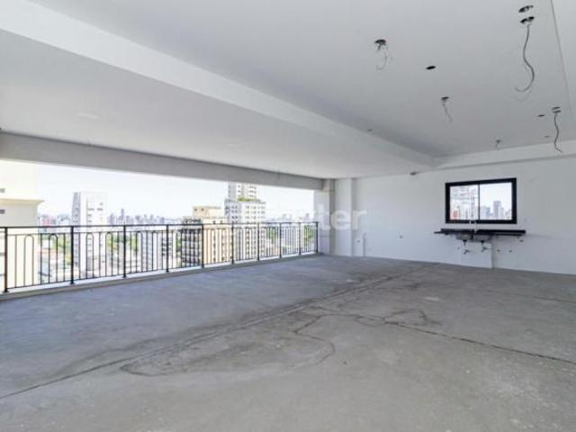 Apartamento, 3 dormitórios, 201 m², em Jardim Paulista