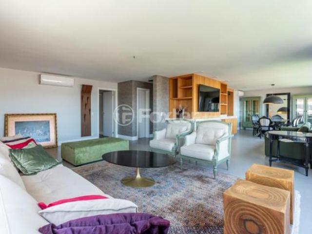 Apartamento, 3 dormitórios, 207 m², em Rio Branco