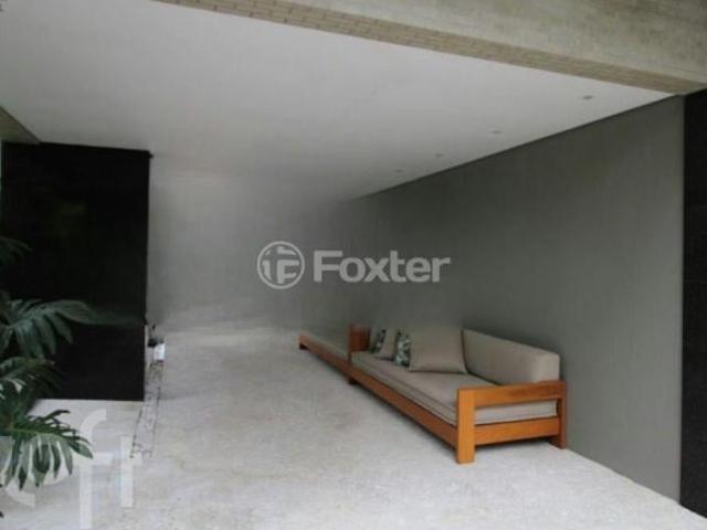 Apartamento, 3 dormitórios, 204.06 m², em Centro