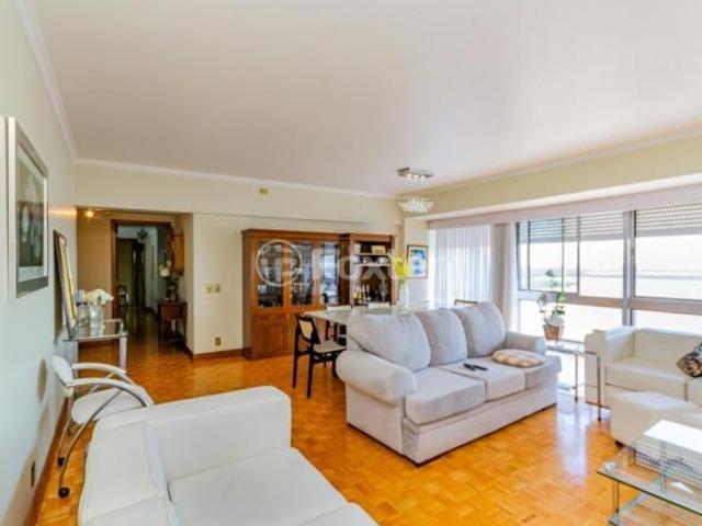 Apartamento, 3 dormitórios, 205 m², em Centro Histórico