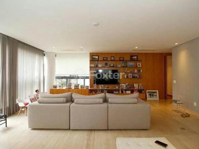 Apartamento, 3 dormitórios, 205 m², em Jardim Paulista