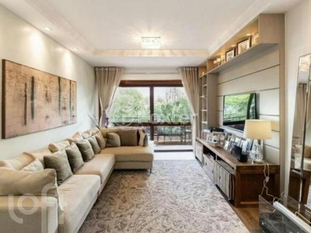 Apartamento, 3 dormitórios, 209 m², em Petrópolis