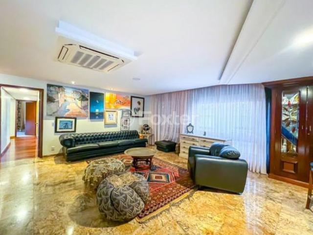 Apartamento, 3 dormitórios, 210 m², em Moinhos de Vento