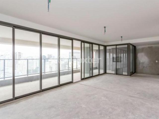 Apartamento, 3 dormitórios, 211 m², em Campo Belo