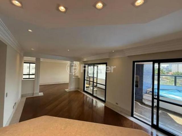 Apartamento, 3 dormitórios, 216 m², em Cidade Monções