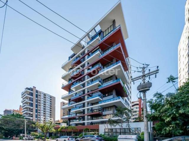 Apartamento, 3 dormitórios, 218.79 m², em Petrópolis