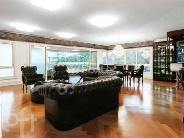 Apartamento, 3 dormitórios, 223 m², em Auxiliadora