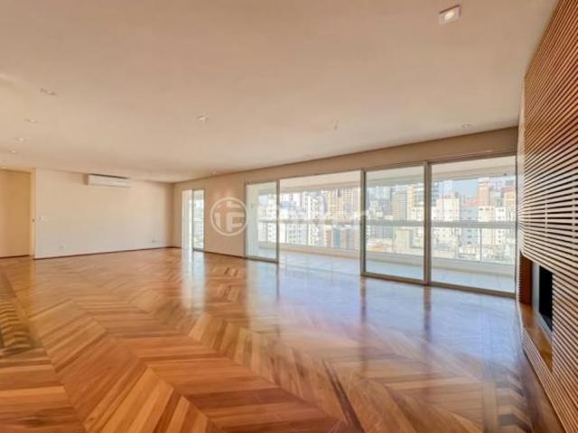 Apartamento, 3 dormitórios, 223 m², em Jardim Paulista