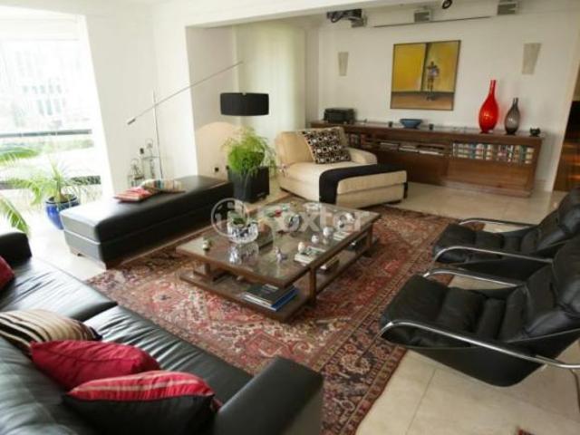Apartamento, 3 dormitórios, 220 m², em Itaim Bibi
