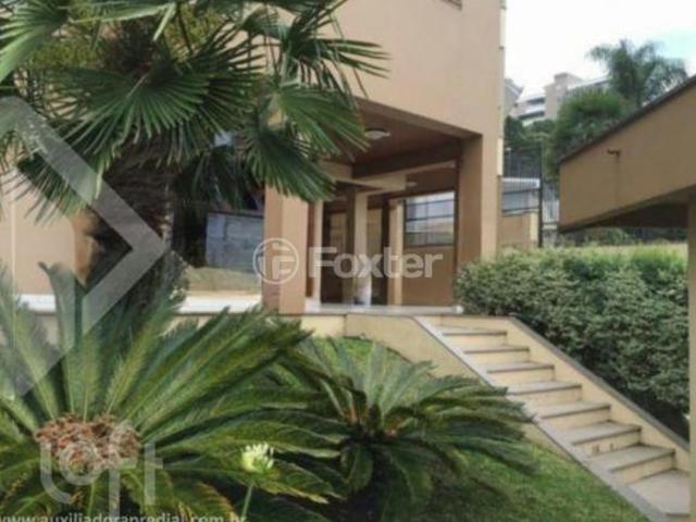Apartamento, 3 dormitórios, 224.45 m², em Santa Catarina
