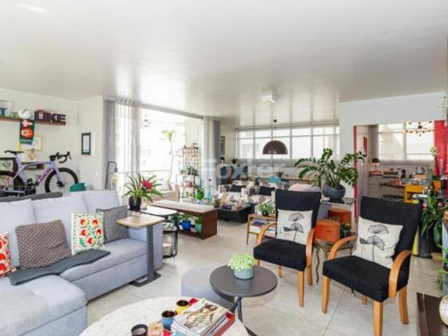 Apartamento, 3 dormitórios, 226 m², em Jardim Paulista