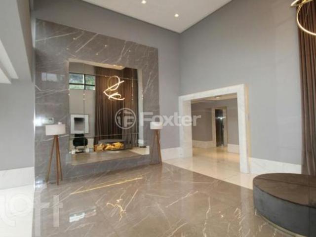 Apartamento, 3 dormitórios, 228.02 m², em Centro