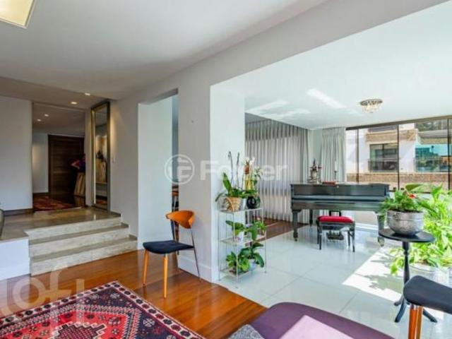 Apartamento, 3 dormitórios, 228.11 m², em Moinhos de Vento
