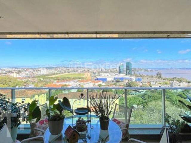 Apartamento, 3 dormitórios, 233.55 m², em Cristal