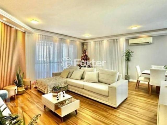 Apartamento, 3 dormitórios, 233 m², em Petrópolis
