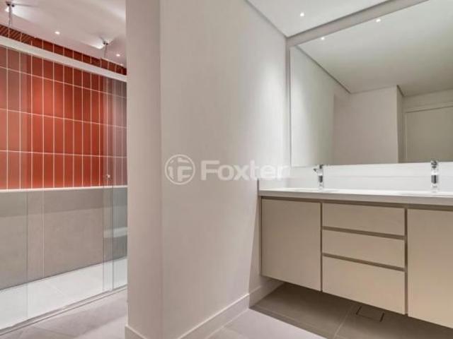 Apartamento, 3 dormitórios, 230 m², em Higienópolis