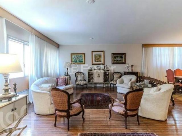 Apartamento, 3 dormitórios, 230 m², em Santa Cecília