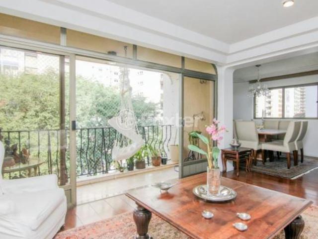 Apartamento, 3 dormitórios, 230 m², em Santa Cecília
