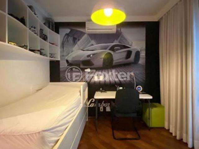 Apartamento, 3 dormitórios, 230 m², em Vila Regente Feijó