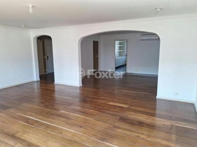 Apartamento, 3 dormitórios, 236 m², em Itaim Bibi
