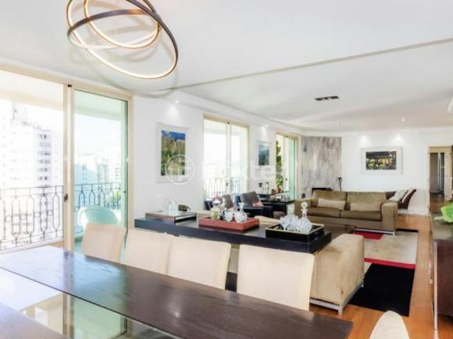 Apartamento, 3 dormitórios, 238 m², em Campo Belo