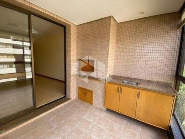 Apartamento 3 dormitórios, 2 vagas cobertas no Petrópolis