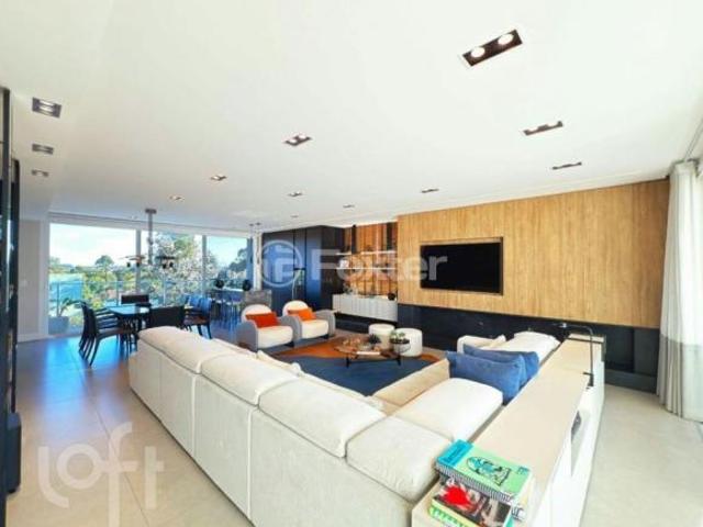 Apartamento, 3 dormitórios, 357.61 m², em Centro
