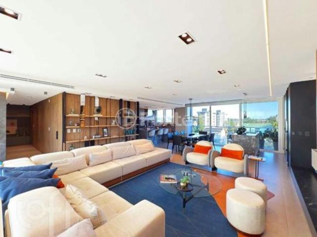Apartamento, 3 dormitórios, 357.61 m², em Centro