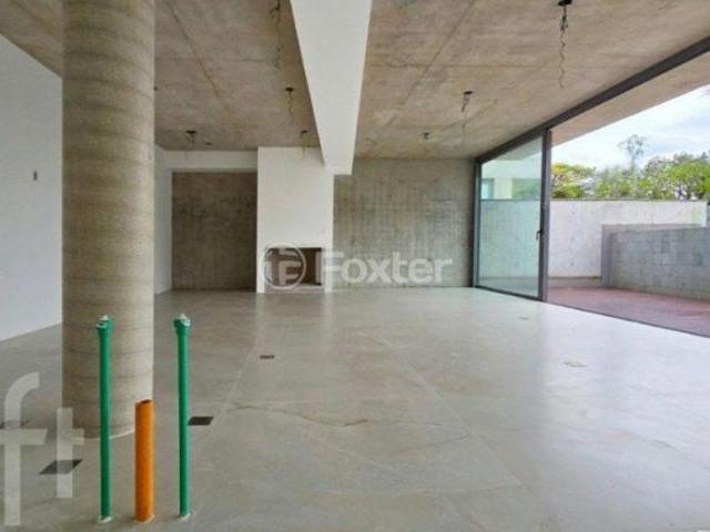 Apartamento, 3 dormitórios, 374.94 m², em Três Figueiras