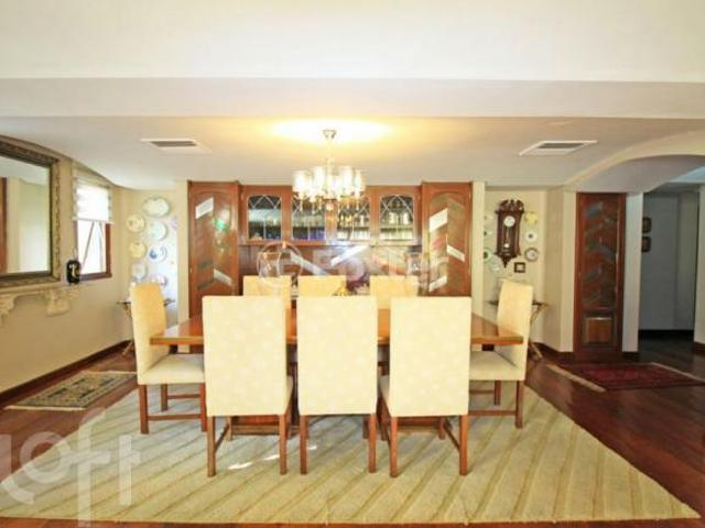 Apartamento, 3 dormitórios, 334.85 m², em Petrópolis