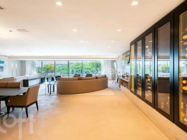 Apartamento, 3 dormitórios, 478 m², em Três Figueiras