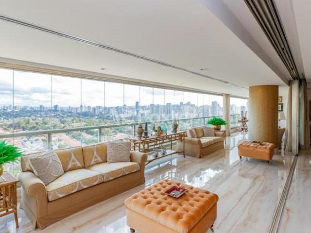 Apartamento, 3 dormitórios, 485 m², em Parque Colonial