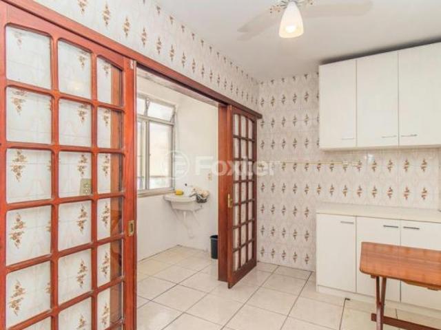 Apartamento, 3 dormitórios, 77 m², em Petrópolis