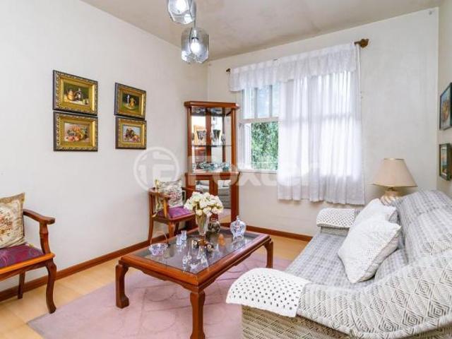Apartamento, 3 dormitórios, 77.72 m², em Petrópolis