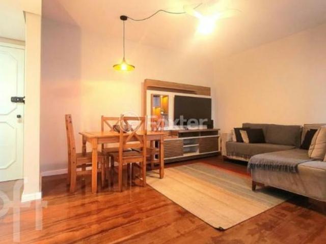 Apartamento, 3 dormitórios, 79.7 m², em Centro
