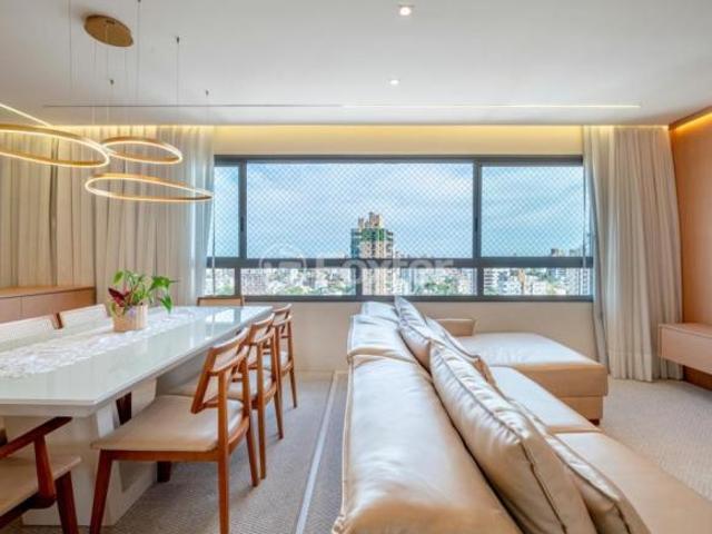 Apartamento, 3 dormitórios, 98 m², em Petrópolis