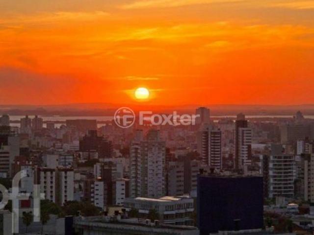 Apartamento, 3 dormitórios, 99 m², em Petrópolis