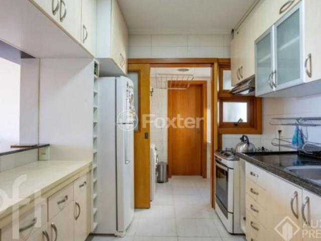 Apartamento, 3 dormitórios, 90 m², em Petrópolis