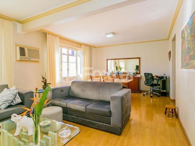 Apartamento, 3 dormitórios, 92.23 m², em Menino Deus