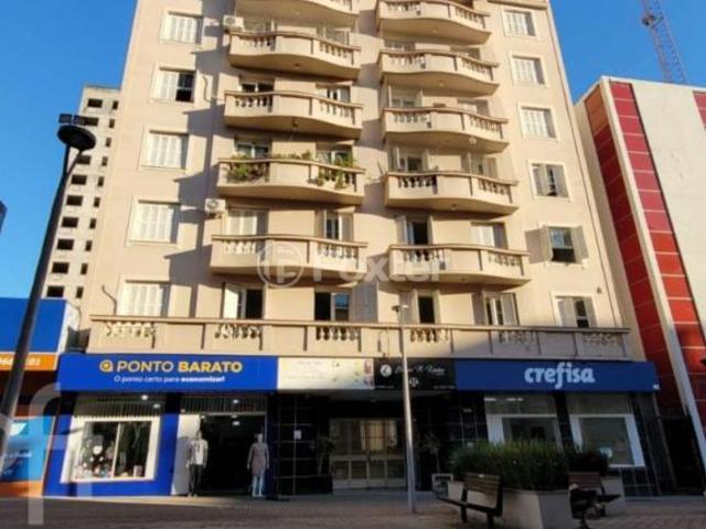 Apartamento, 3 dormitórios, 93 m², em Centro