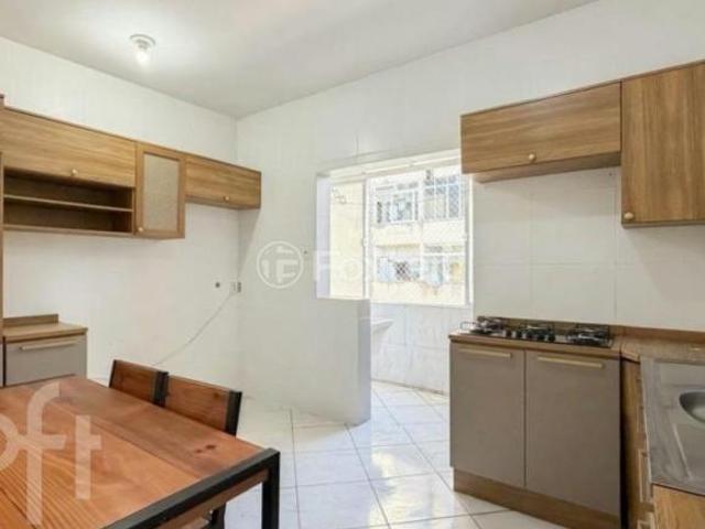 Apartamento, 3 dormitórios, 93 m², em Floresta