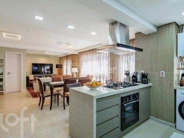 Apartamento, 3 dormitórios, 93 m², em Petrópolis