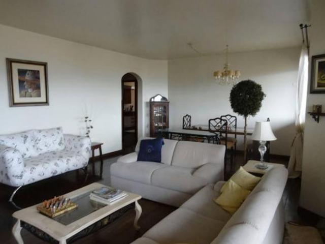 Apartamento 3 dorms sendo 1 suite 2 vagas demarcadas no Boqueirão!