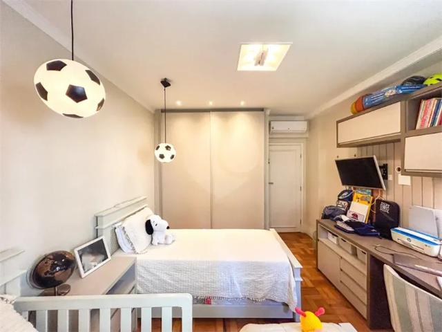 Apartamento 3 dorms, 2 vagas, condomínio baixo e 200 m² no Jardim Paulista