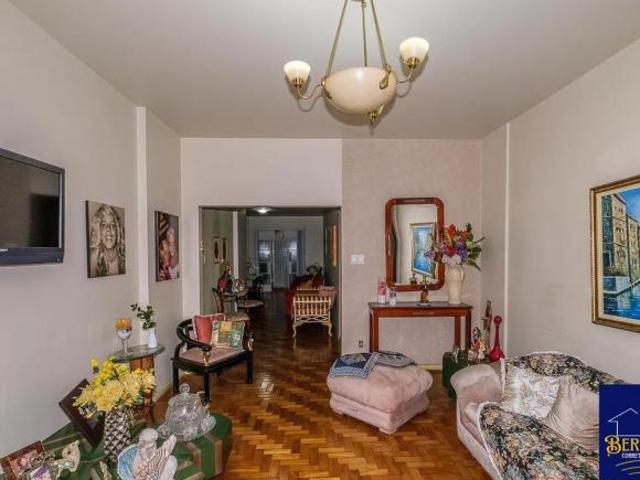 Apartamento 3 quartos, 1 suíte, 190m², vendido com porteira fechada mobiliado, em prédio com um po