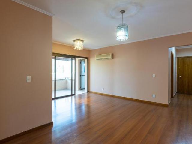 Apartamento 3 quartos, 1 suite, dependência, sacada com churrasqueira, 2 vagas Bairro Menino Deus