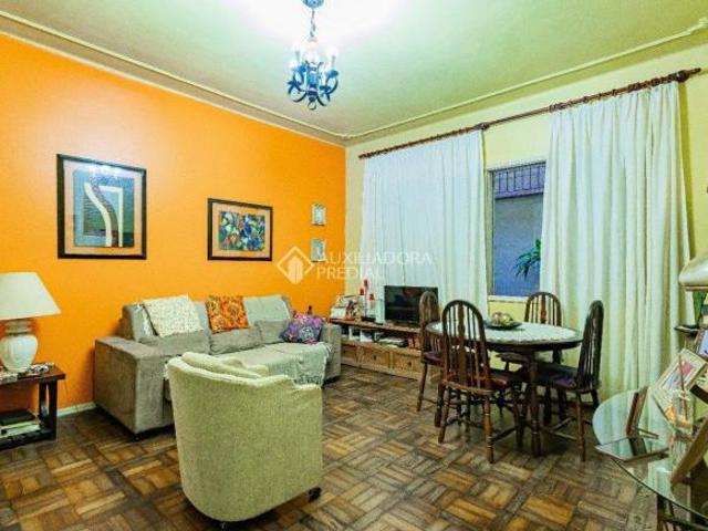 Apartamento 3 quartos com dois banheiros em Porto Alegre