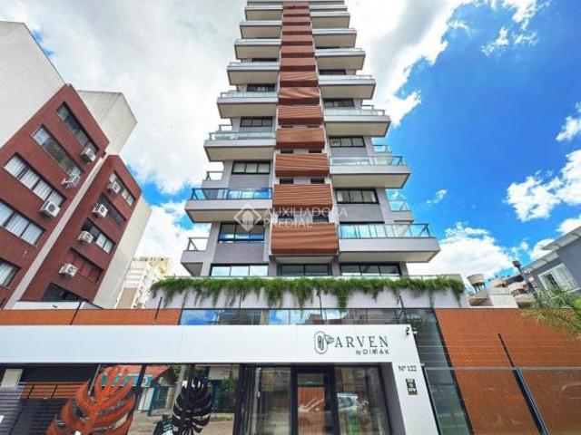 Apartamento 3 quartos com suíte master, lavabo, sacada e vaga dupla no Menino Deus